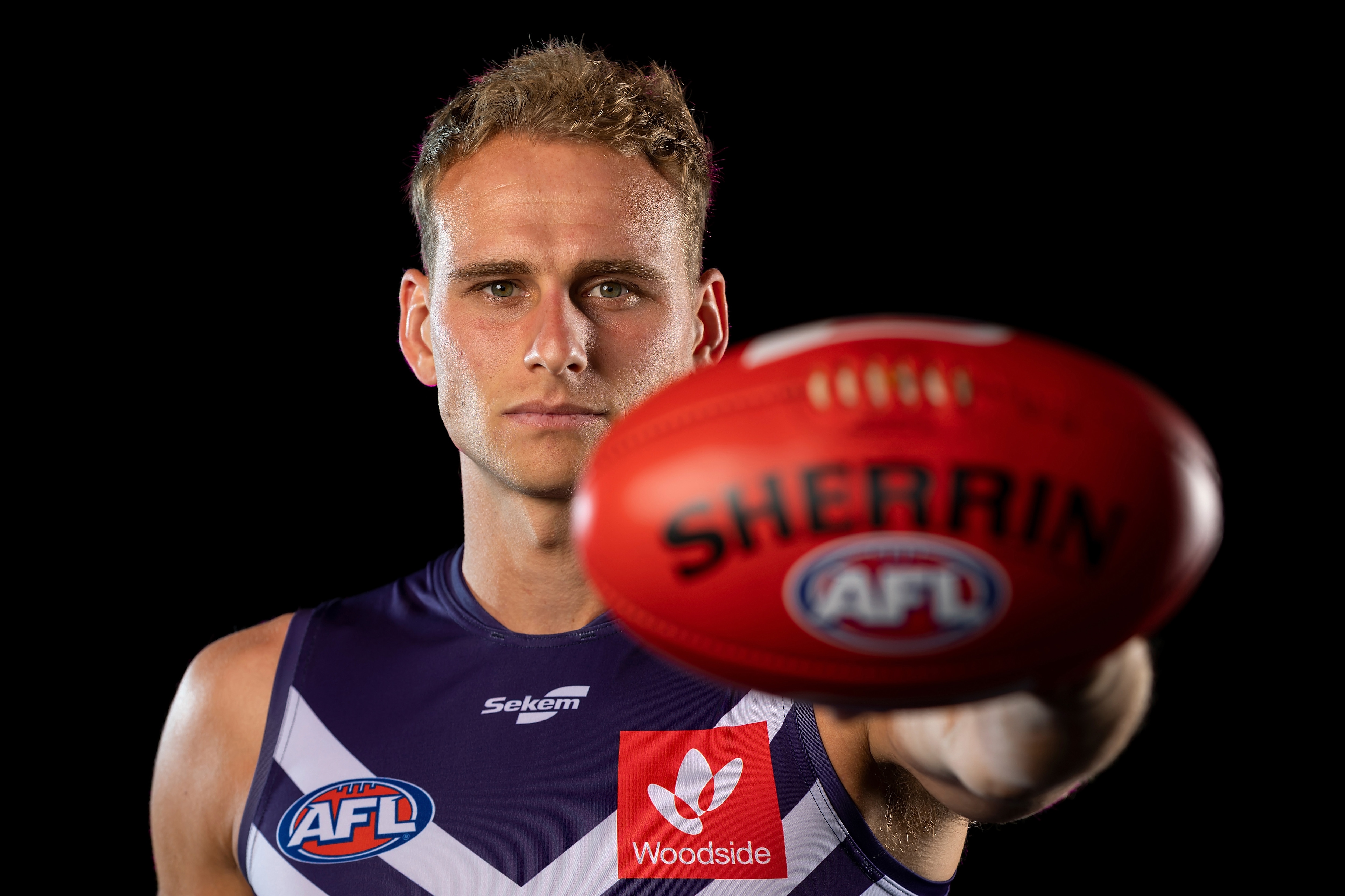 Brodie signs on!