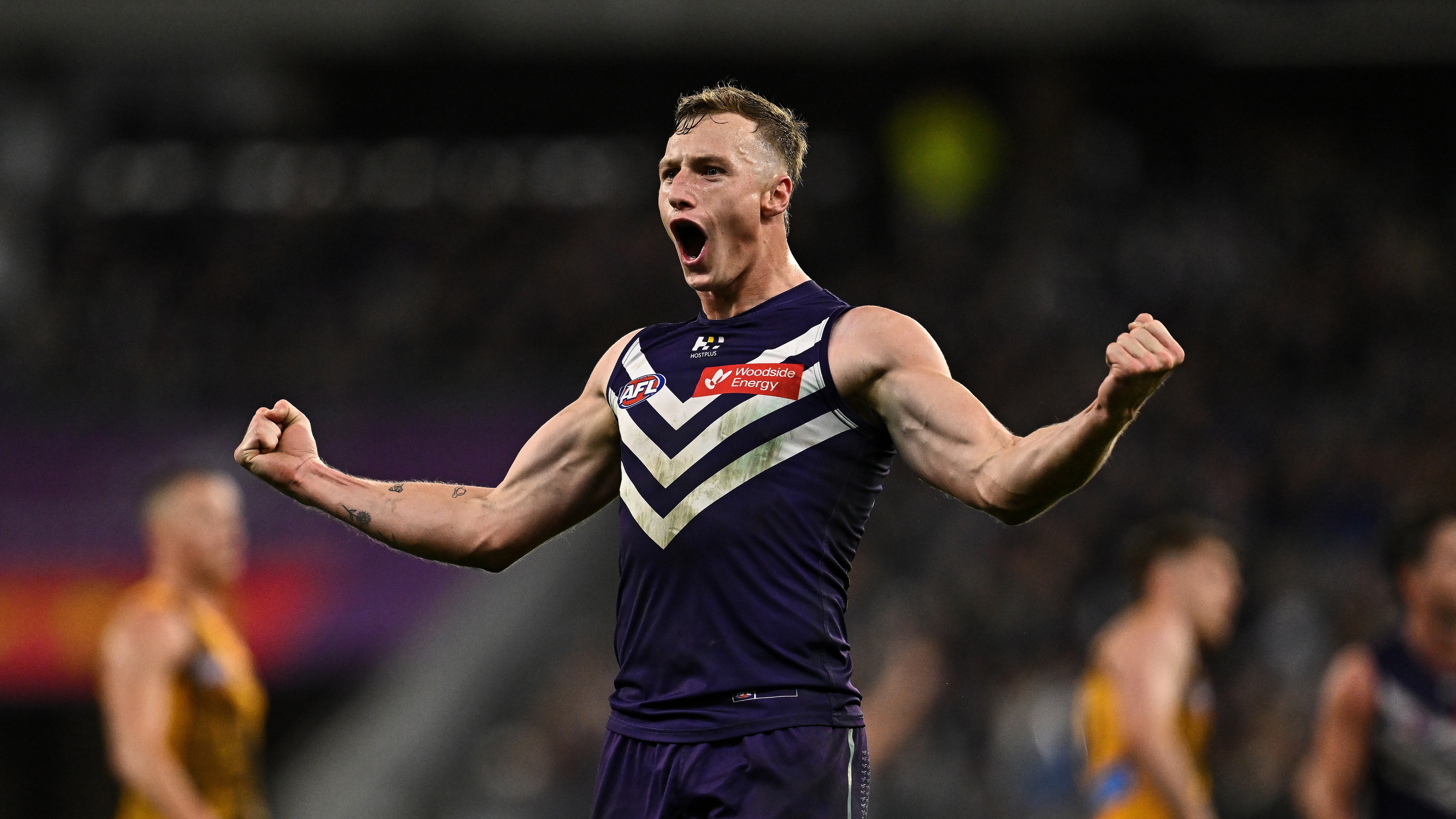 Freo fight off Hawks in Saturday night thriller