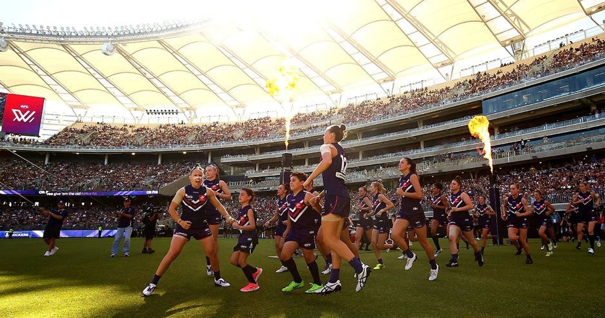 Record crowd welcomes footy to Optus Stadium
