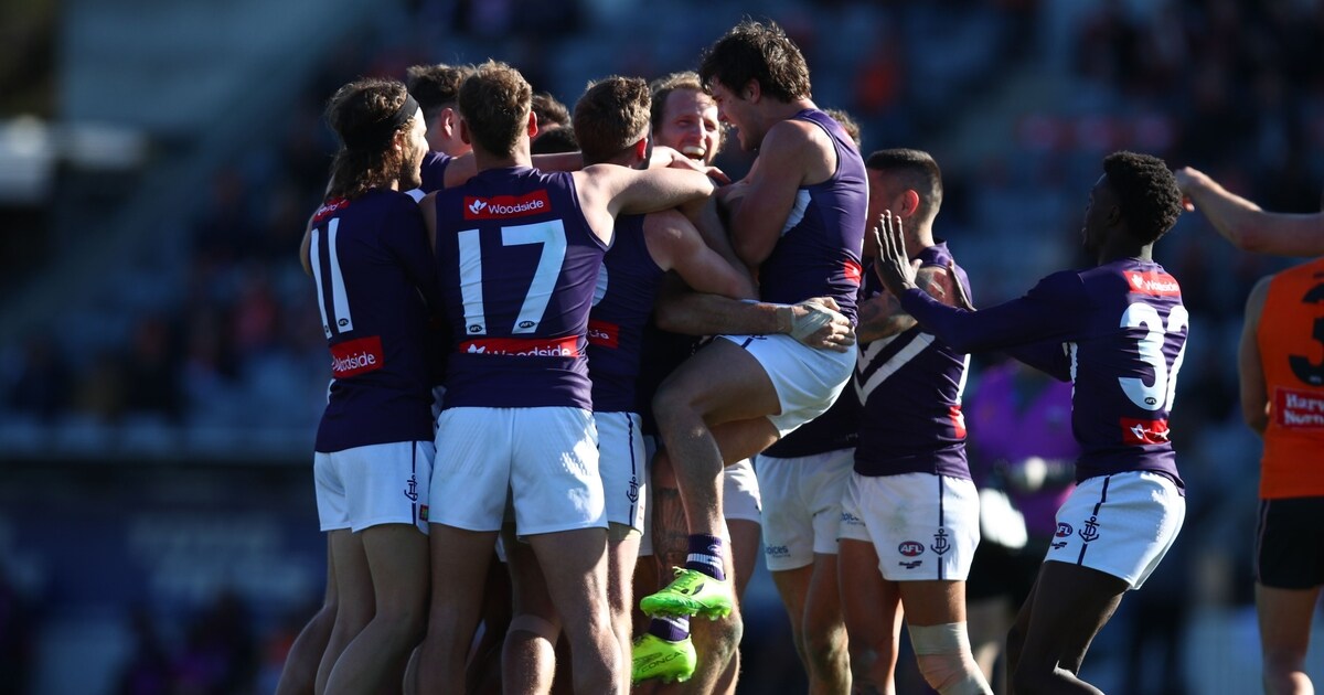 Fremantle survive Giant scare to move into top four