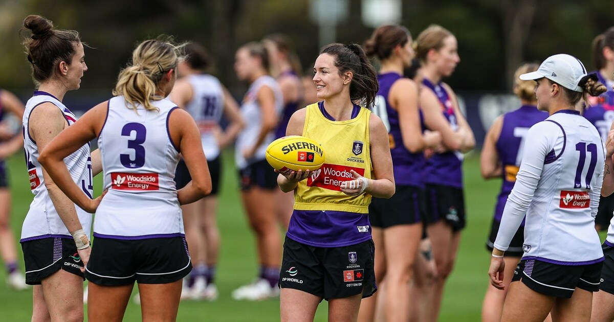 TEAM: Freo switch one for Dons