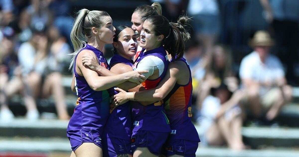 Freo come out fast after O'Sullivan's long bomb goal