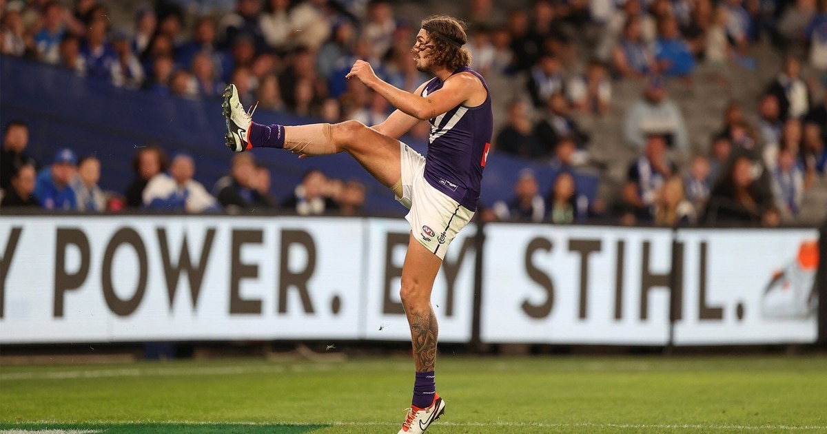 Luke Jackson kicks his second and puts Freo ahead!