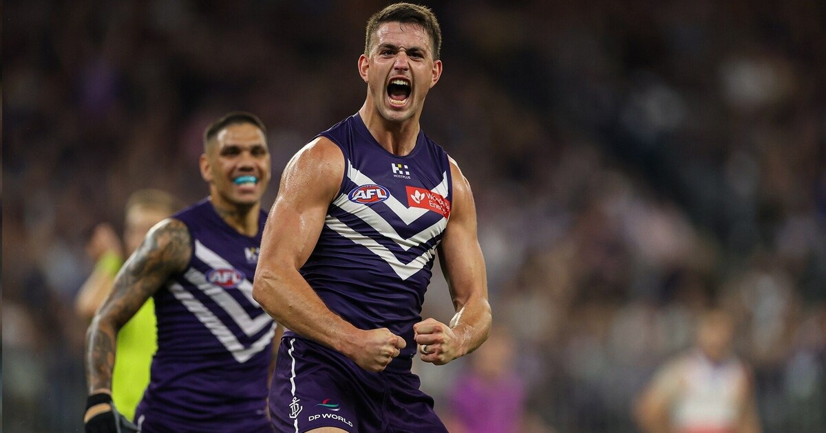 The SCENES for Pat Voss' first-ever AFL goal!