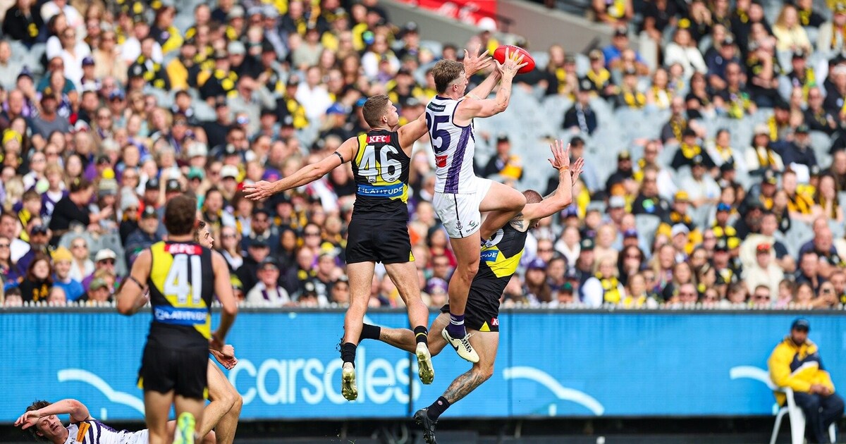 A big mark from The Big Cohuna! Josh Treacy puts Freo's fourth on the ...