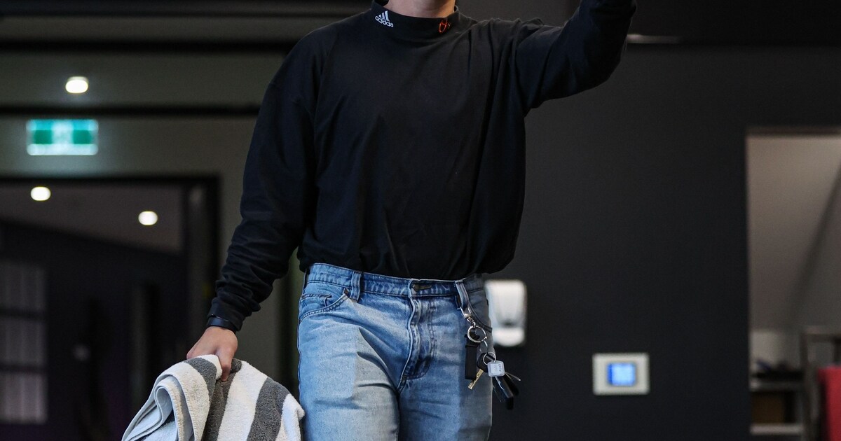 42 PHOTOS: Retro Kit Arrivals at Freo HQ