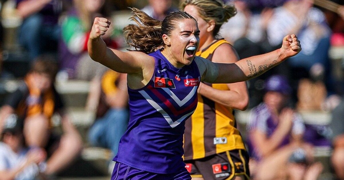 Lally snaps a huge goal | Crowning Moment